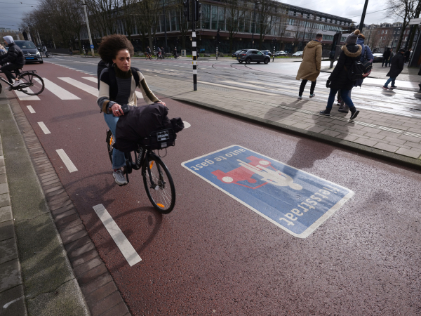 Meer brede, rode fietspaden in de stad - de Brug - nieuws uit Amsterdam ...