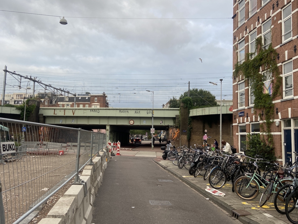 Spoortunnel tussen de Eerste van Swindenstraat en de Javastraat deels afgesloten - de Brug ...