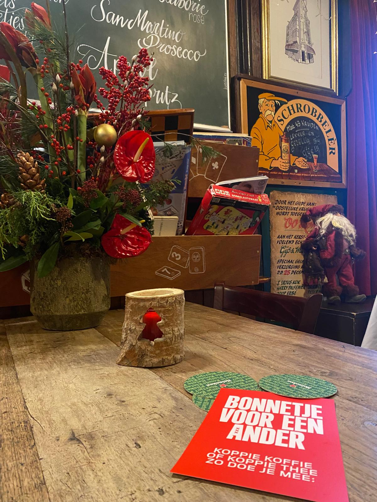 Met ‘Bonnetje voor een Ander’ kan iedereen in de winter naar het café ...